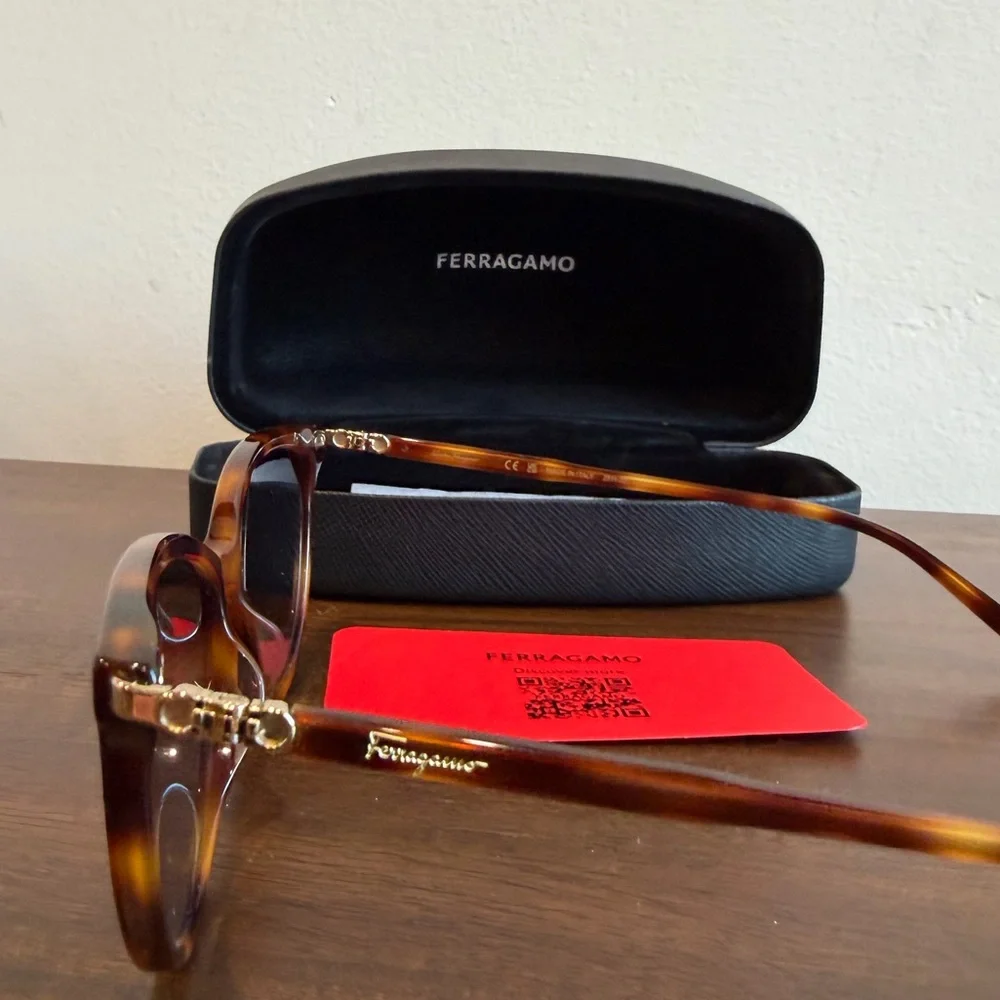 Salvatore Ferragamo | Accessories | Nwt Ferragamo Sunglasses Cat Eye ...